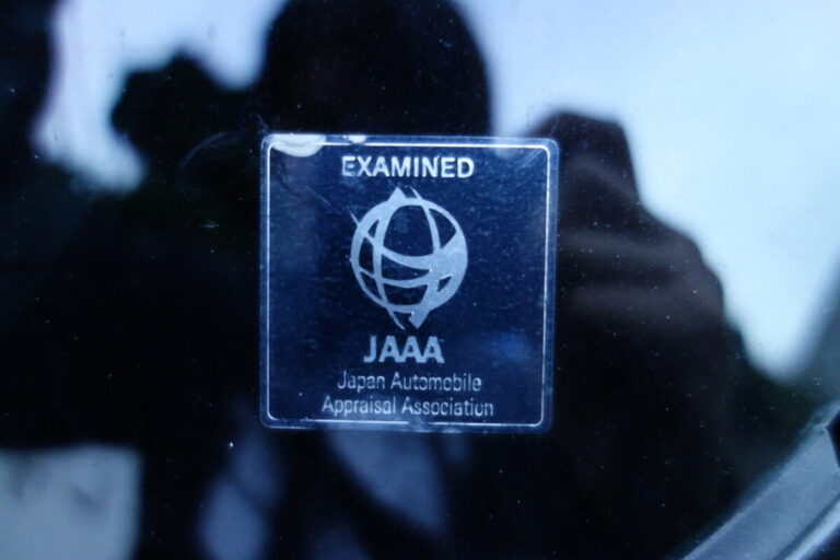 中古車に貼られている「JAAA」シールの意味と剥がすかについて - 車輪と趣味生活