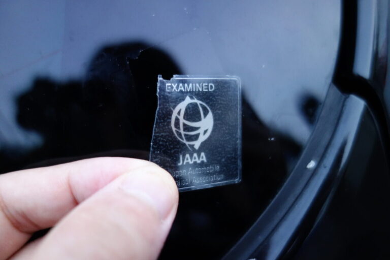 中古車に貼られている「JAAA」シールの意味と剥がすかについて - 車輪と趣味生活